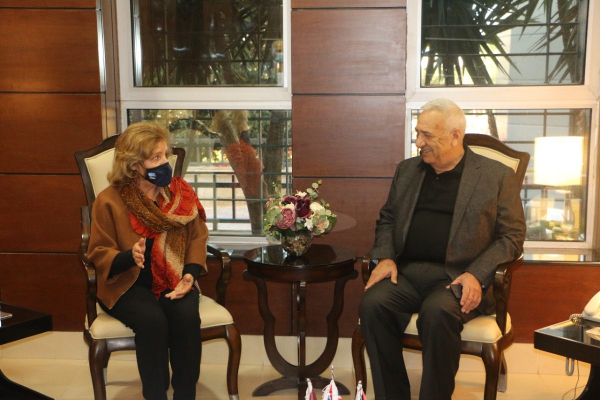 Sharifa Hind Nasser praises the Art Gallery held at MEU – Middle East ...