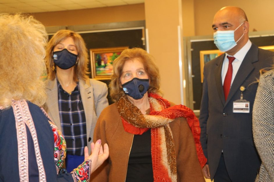 Sharifa Hind Nasser praises the Art Gallery held at MEU - Middle East ...